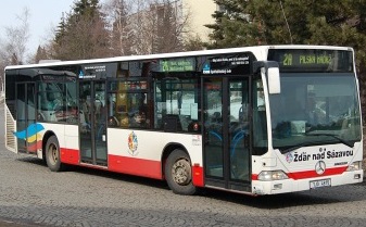 Opilý pasažér v autobuse v Žďáru nad Sázavou: Pivo na sedadle a ...