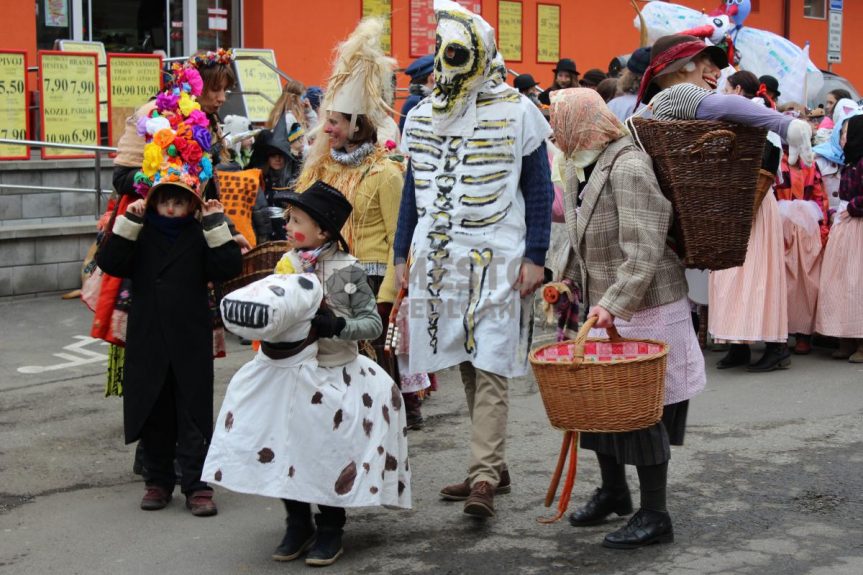 Maškary nejdříve obejdou náměstí, pak zamíří na karneval | Nové Město ...